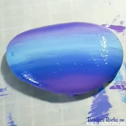 How to quickly make a beautiful gradient base coat | Rock Painting 101