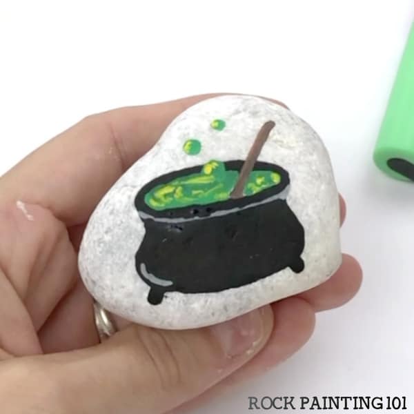 How to paint a cauldron for amazing Halloween rocks | Rock Painting 101