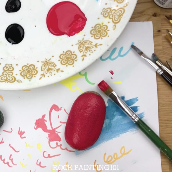 How to paint plaid patterns to make a fun rock | Rock Painting 101