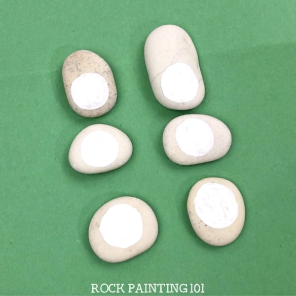 How to make snowman painted rocks for an amazing gift! | Rock Painting 101